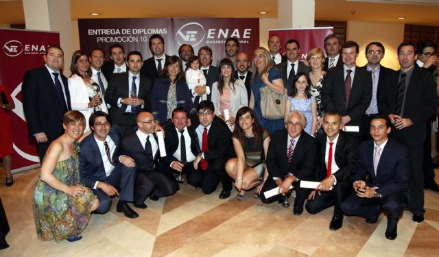 Más de 230 alumnos de ENAE Business School reciben sus diplomas ...