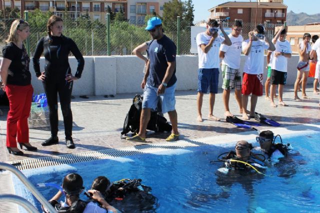 Alumn@s de 4° de la E.S.O. se inician en la práctica del buceo ...