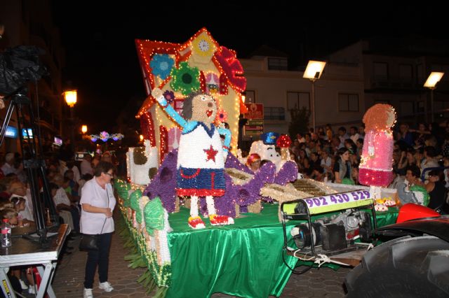 Star Majoretes obtiene el primer premio en el Desfile de Carrozas de ...