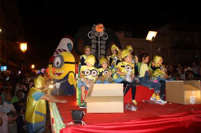 Star Majoretes obtiene el primer premio en el Desfile de Carrozas de ...