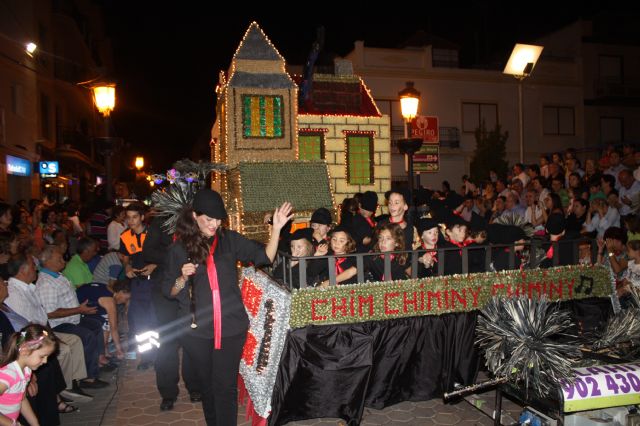 Star Majoretes obtiene el primer premio en el Desfile de Carrozas de ...