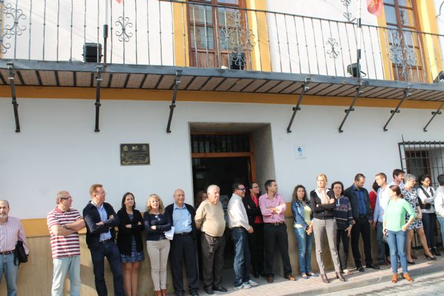 Varios centenares de personas le dan el último adios al gran actor ...