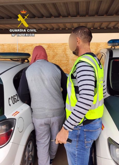 La Guardia Civil desarticula un grupo delictivo que cometía estafas a través de internet ...